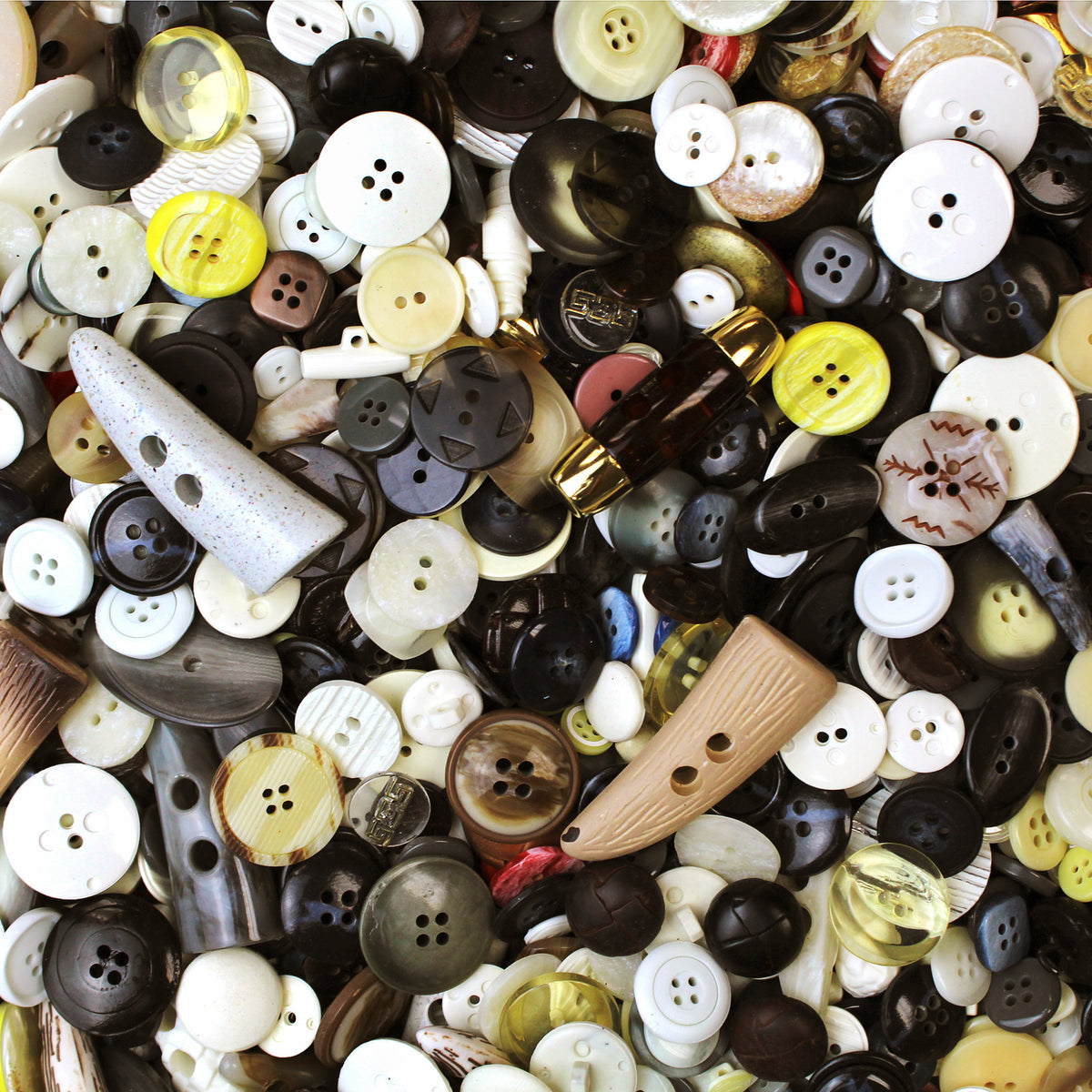 Buttons & Buckles – Fabricland Online
