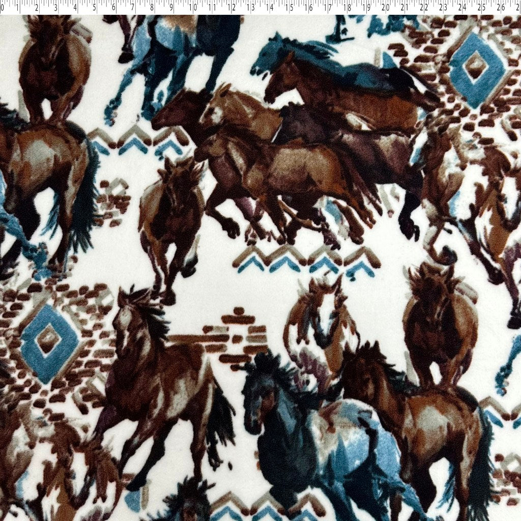 MOUNTAIN FLEECE PRINTS - RUNNING WILD – Fabricland Online